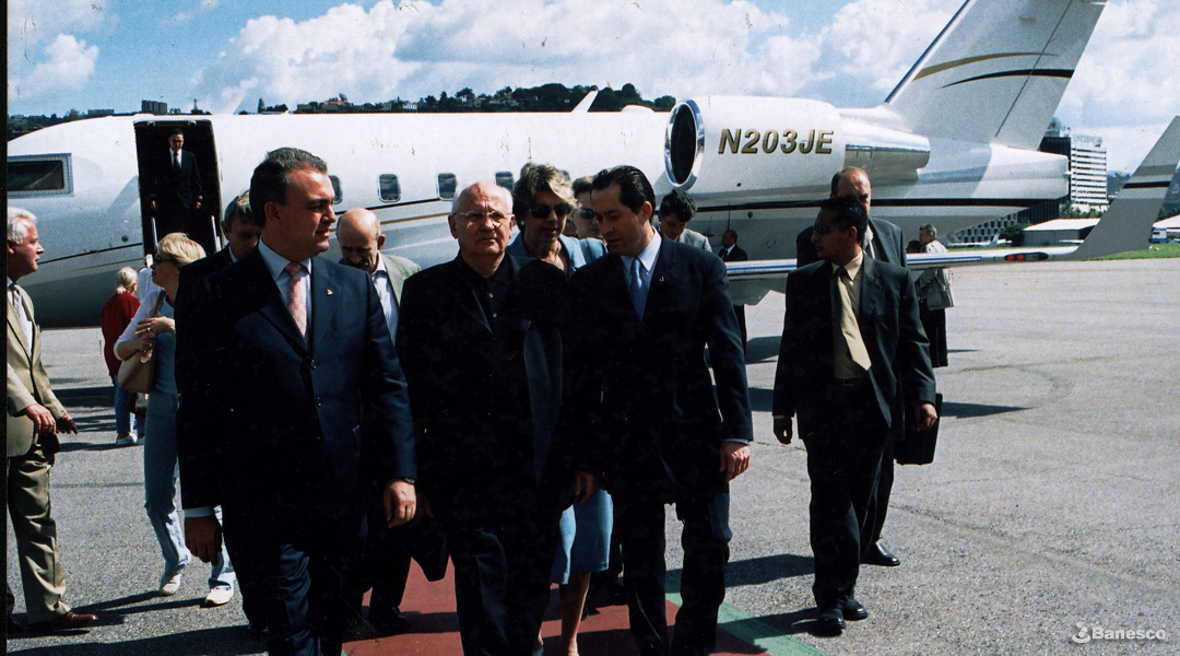 Luis Xavier Lujan, Mijaíl Gorbachov aterrizando en Venezuela y Juan ...