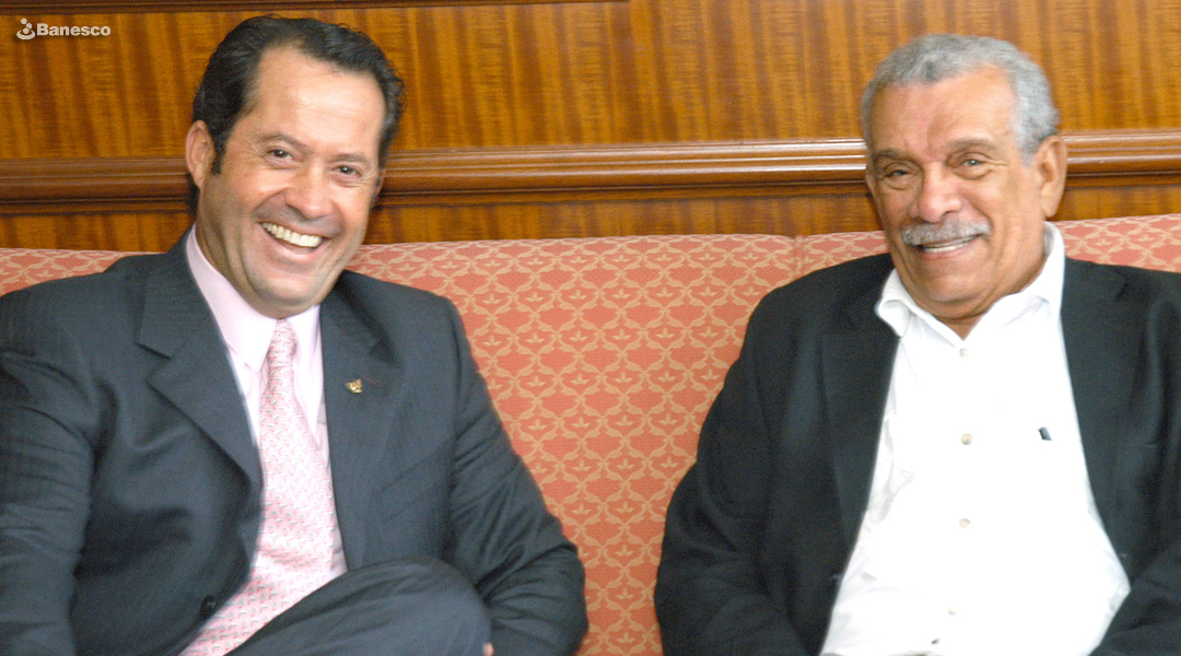Juan Carlos Escotet y Derek Walcott