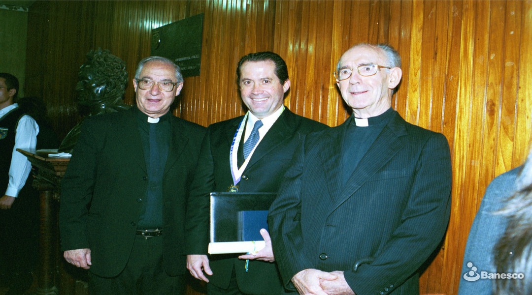 Luis Ugalde junto a Juan Carlos Escotet