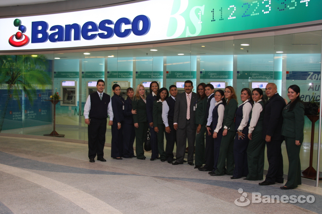 Colaboradores Banesco en inauguración de agencia