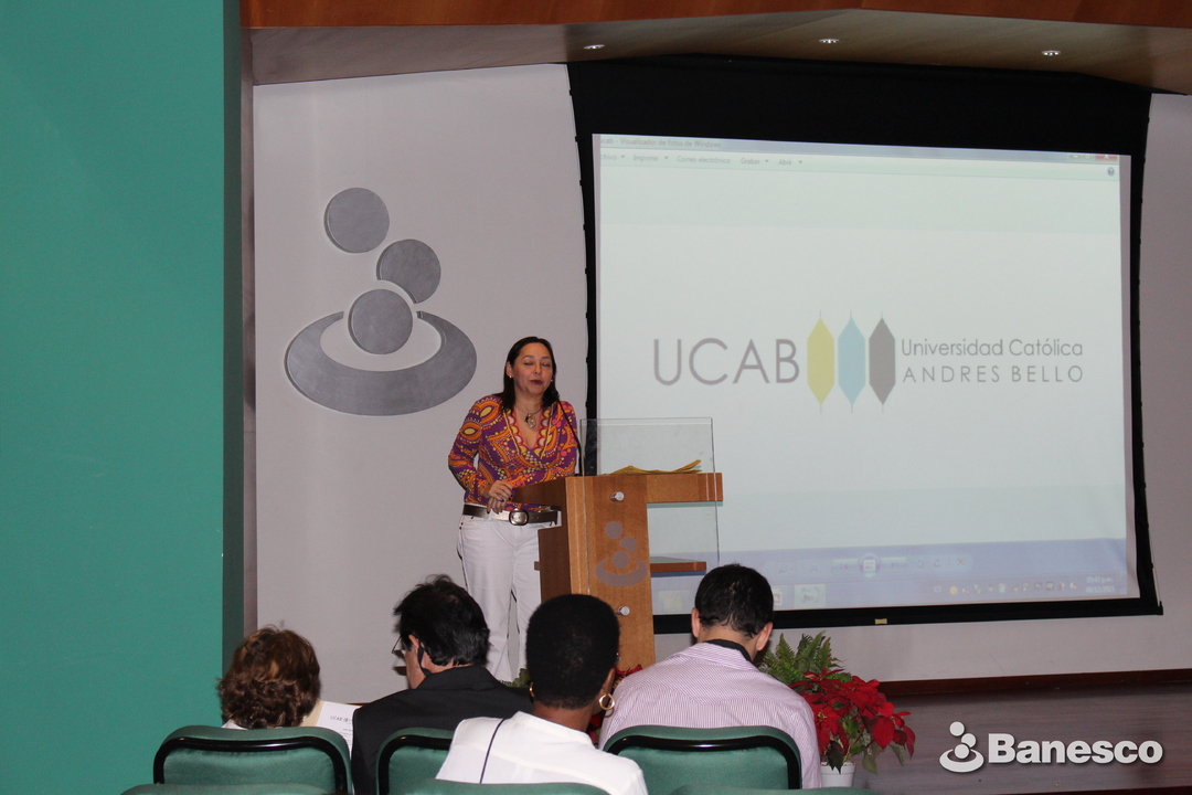 Bienvenida de Mariela Colmenares al evento de Becas UCAB 2015