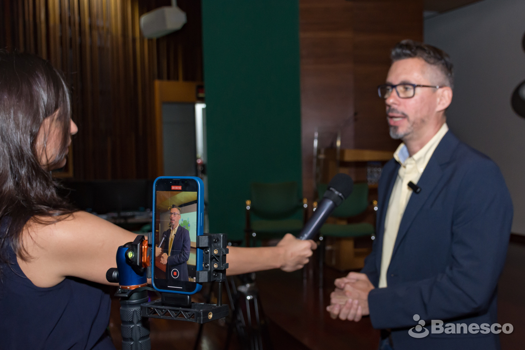 Valeria Foi entrevista a Aramis Rodríguez