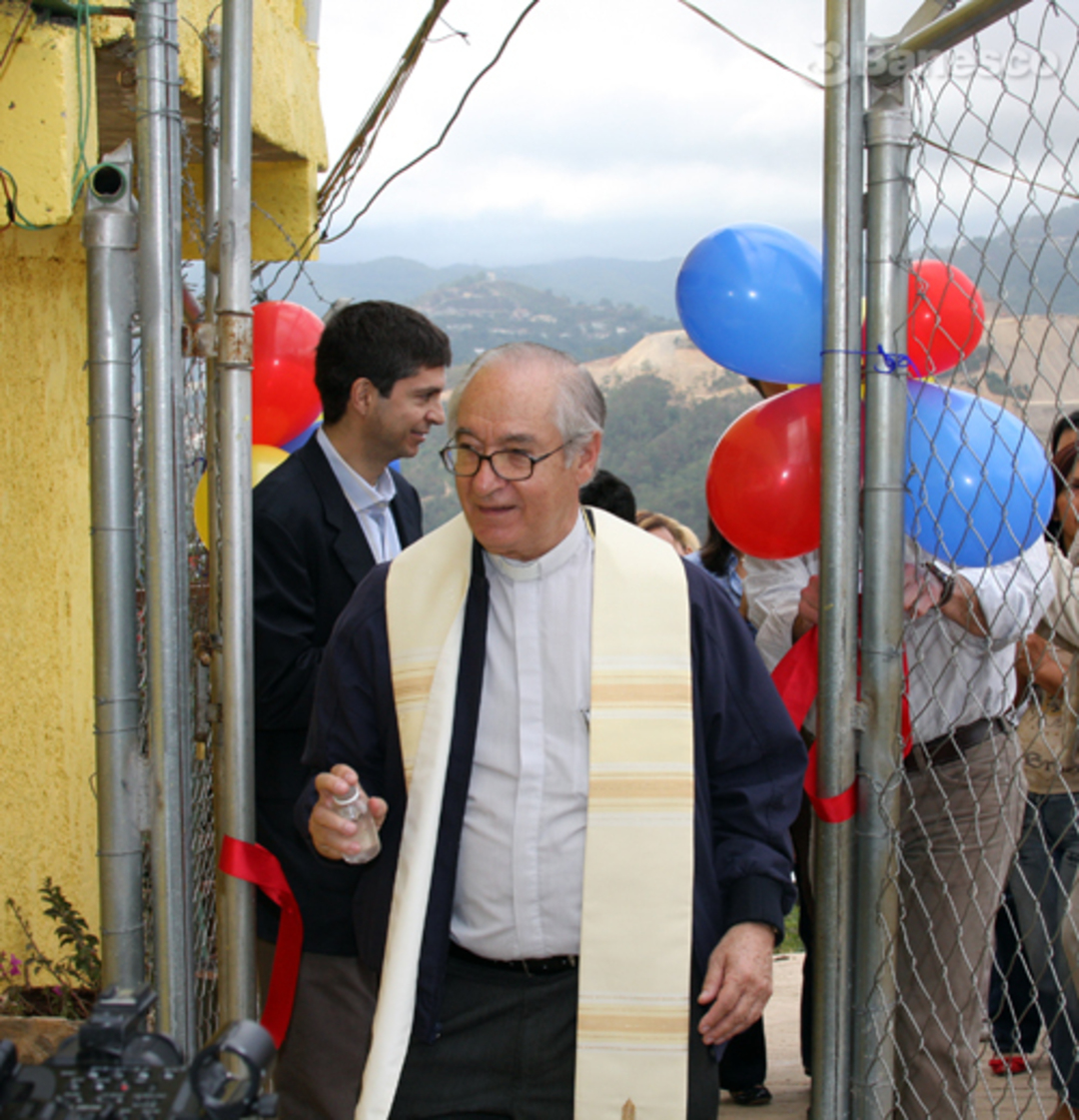 Luis Ugalde, s.j.
