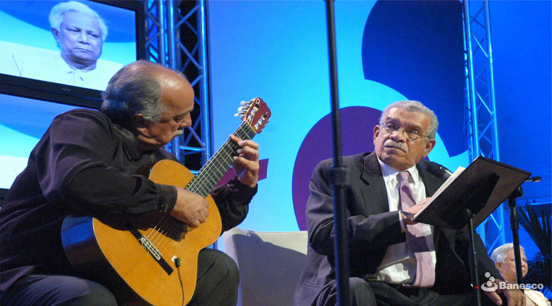 Derek Walcott y guitarrista