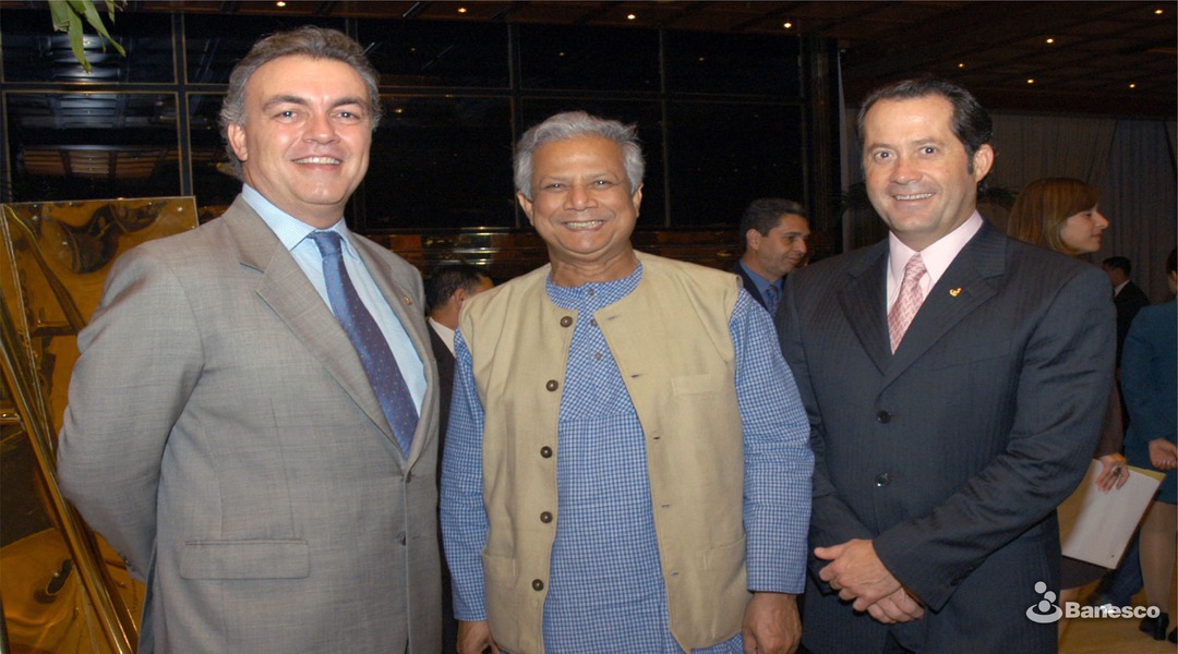 Xavier Luján, Muhammad Yunus y Juan Carlos Escotet